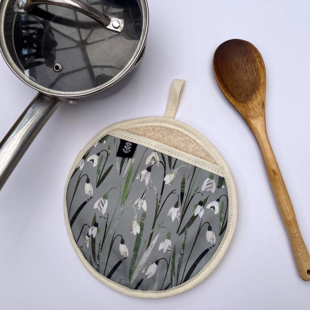 Snowdrops Pot Grab for Moving Hot Pans / Handy Kitchen Oven Mitt and ...