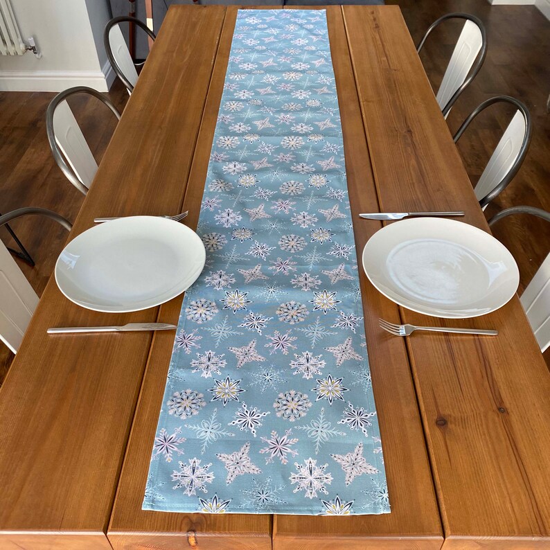 Snowflake Christmas Table Runner / Holiday Table Decoration, 192 X 32cm, Cotton, Handmade in the ...