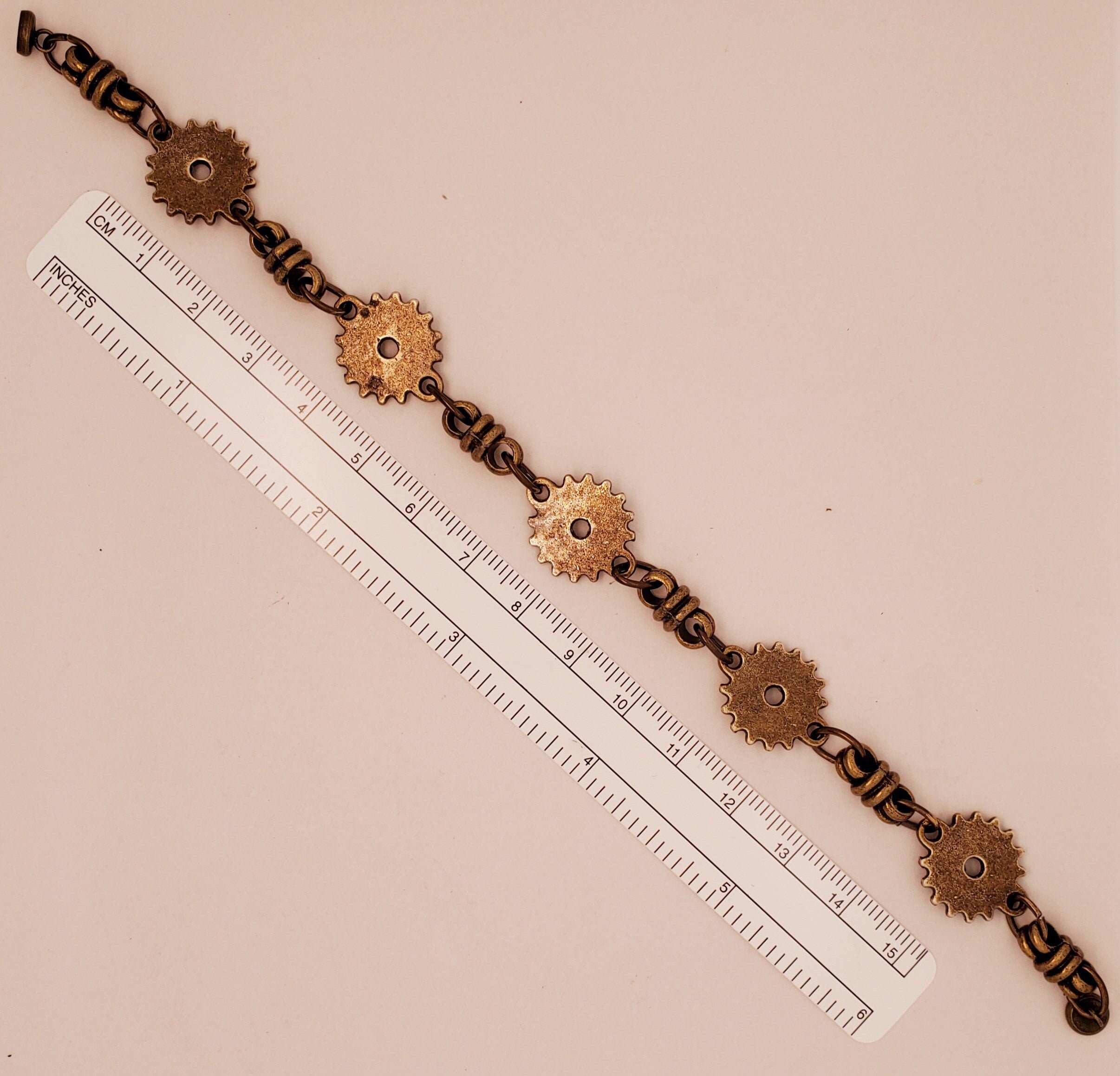 Engranajes y pulsera conectora de 2 orificios en latón antiguo ...