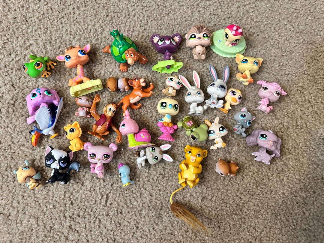 Mix 32 Lot of Small Figurines Toys LPS Littlest Pet Shops and All Kind ...