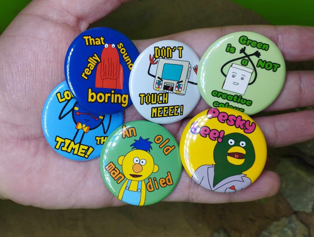 Don't Hug Me I'm Scared Badges Don't Hug Me I'm Scared Pins DHMIS ...
