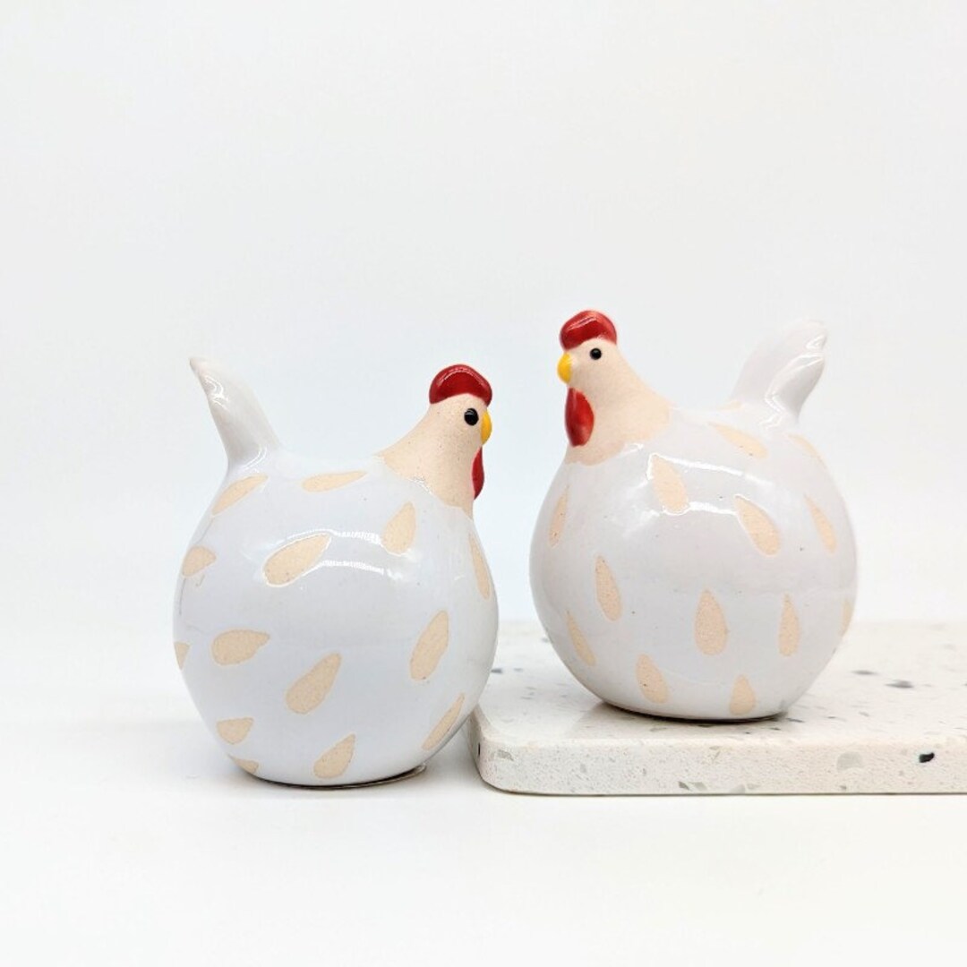 White Hen Ceramic Figurine - Set of 2 | Rooster Chicken Hen Statue ...
