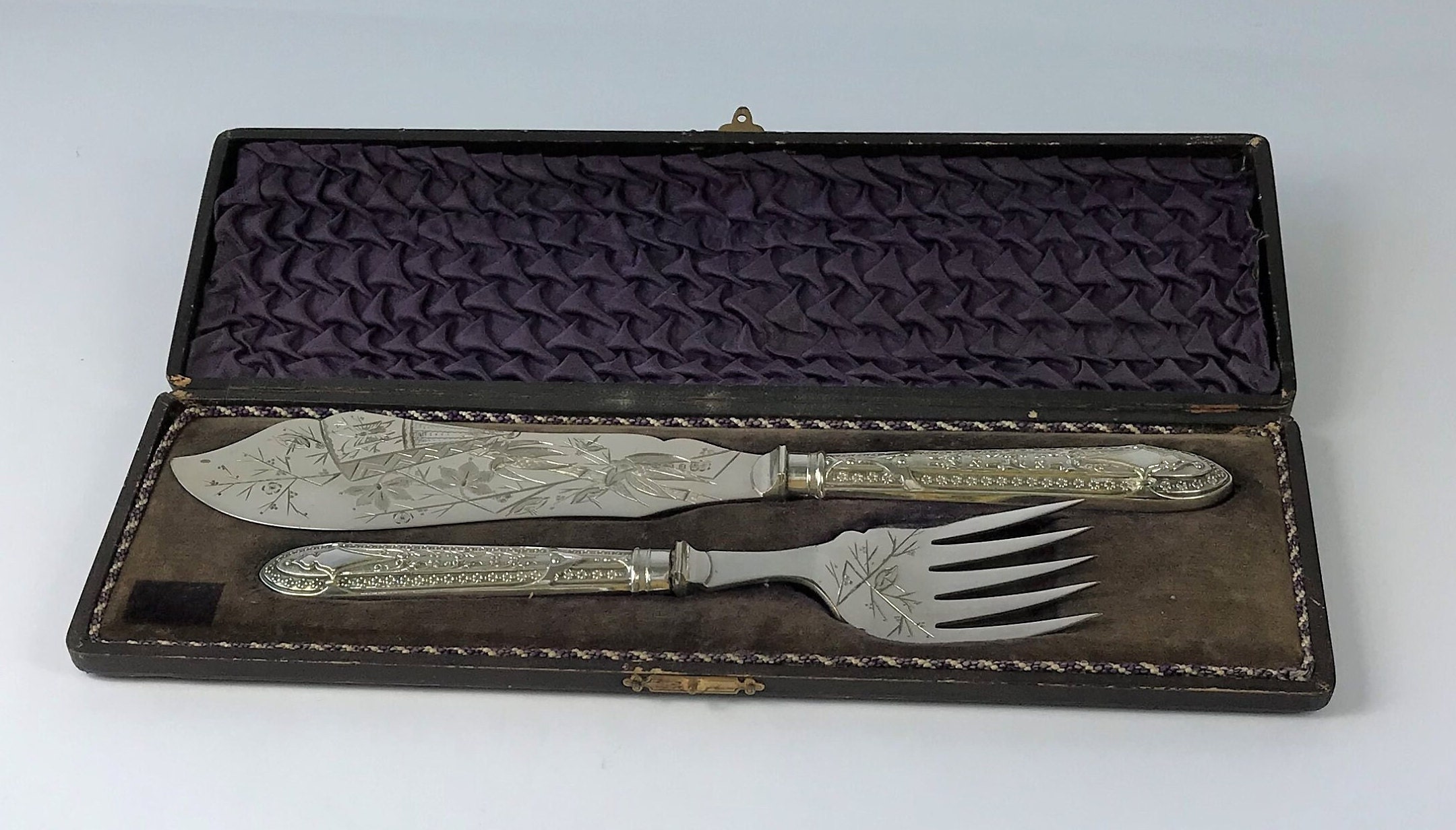 Superb Boxed Set of Antique Victorian Silver-plate Fish Servers. Bright ...