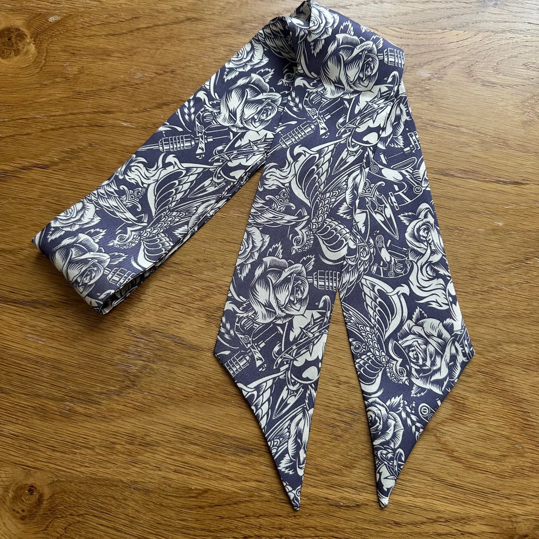 100% Mulberry Silk Retro Tattoo Patterns Scarf, Agate Blue Rose Castle ...