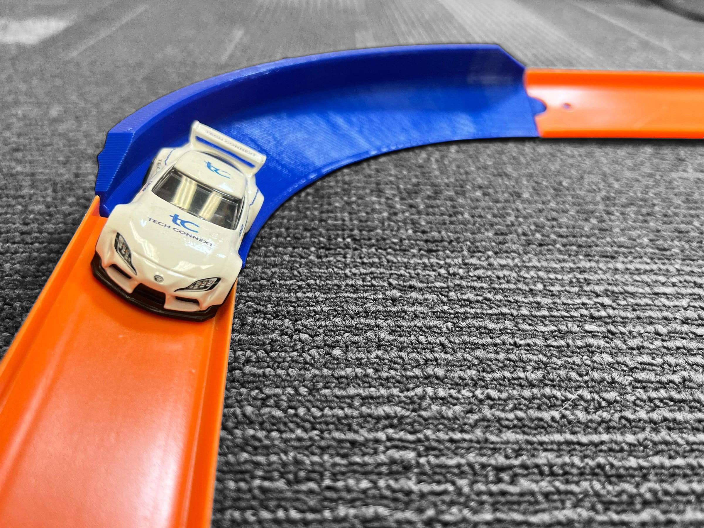 90 Degree Banked Turn Atlas 90 Degree Banked Curves 4-Pack - Hot Wheels ...
