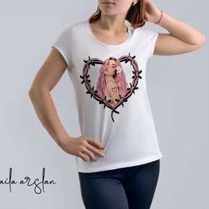 Karol G Pink Hair on the Heart Tattoo Karol G Mientras Me Curo Del Cora ...