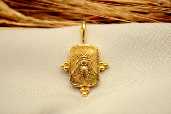 Bee Coin Pendantcoin Jewelry Pendantcoin Necklace Gold Coin - Etsy