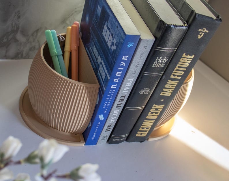 Minimalist Planter Pot Bookend | Book Lover Gift | Minimal Shelf Decor ...