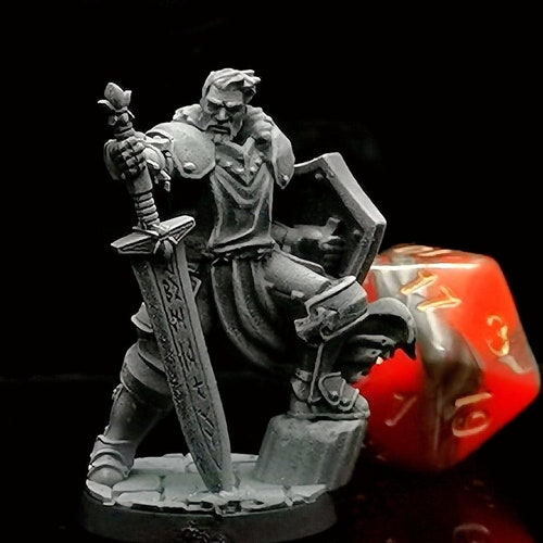 Paladin Male Miniature for Dungeons and Dragons | Etsy