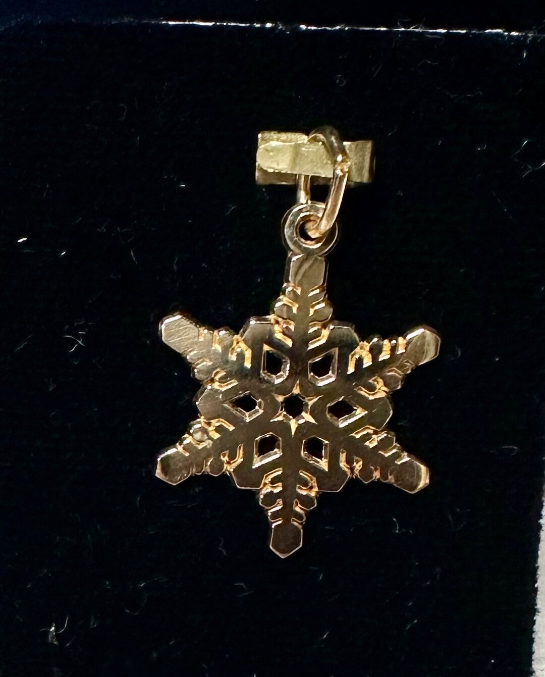 SNOWFLAKE 14 Karat Gold Charm, Brand New Flat Profile, Excellent Detail ...