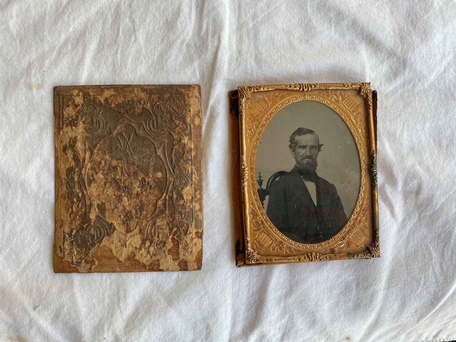 1800's old leather and glass antique picture frame ornate - Etsy.de