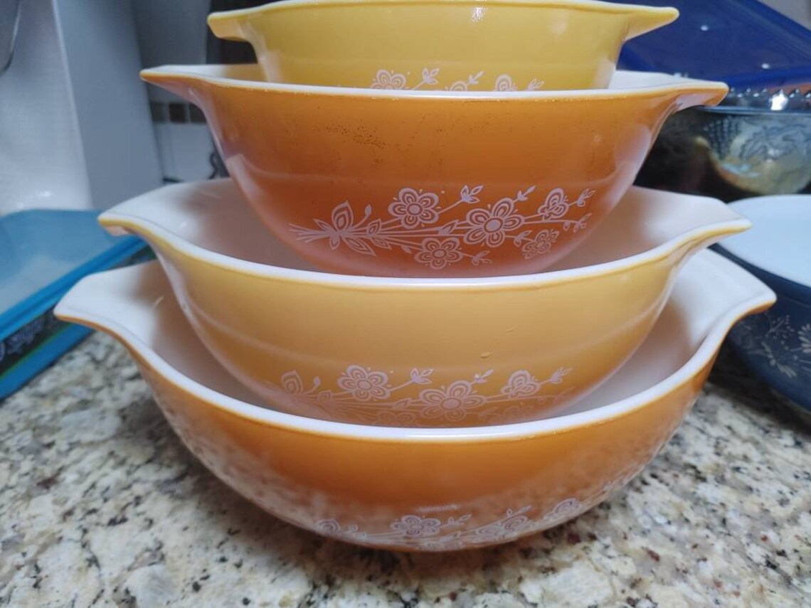 Pyrex, Butterfly Gold, Set of 4, Nesting Bowls, With Pours, Rare ...