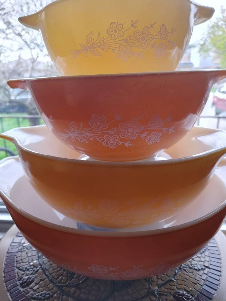 Pyrex, Butterfly Gold, Set of 4, Nesting Bowls, With Pours, Rare ...