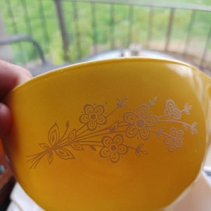 Pyrex, Butterfly Gold, Set of 4, Nesting Bowls, With Pours, Rare ...