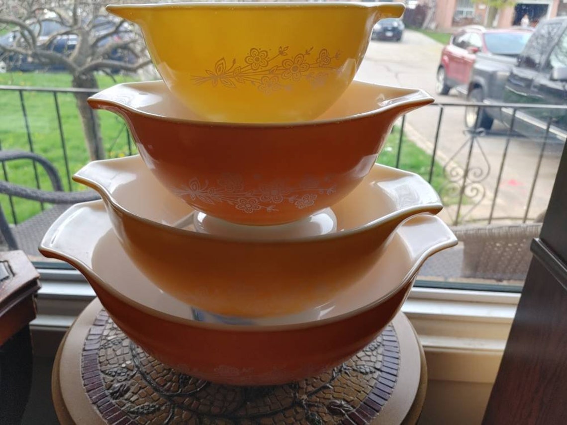 Pyrex, Butterfly Gold, Set of 4, Nesting Bowls, With Pours, Rare ...