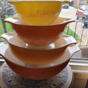 Pyrex, Butterfly Gold, Set of 4, Nesting Bowls, With Pours, Rare ...