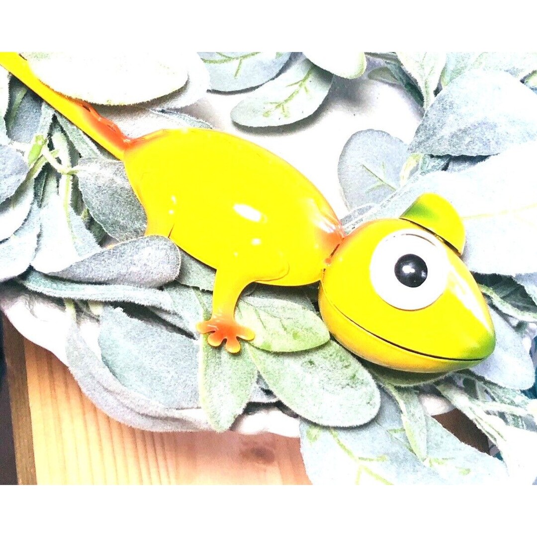Yellow Metal Yard Small Lizard Sculpture WHIMSICAL Garden Statue Home ...