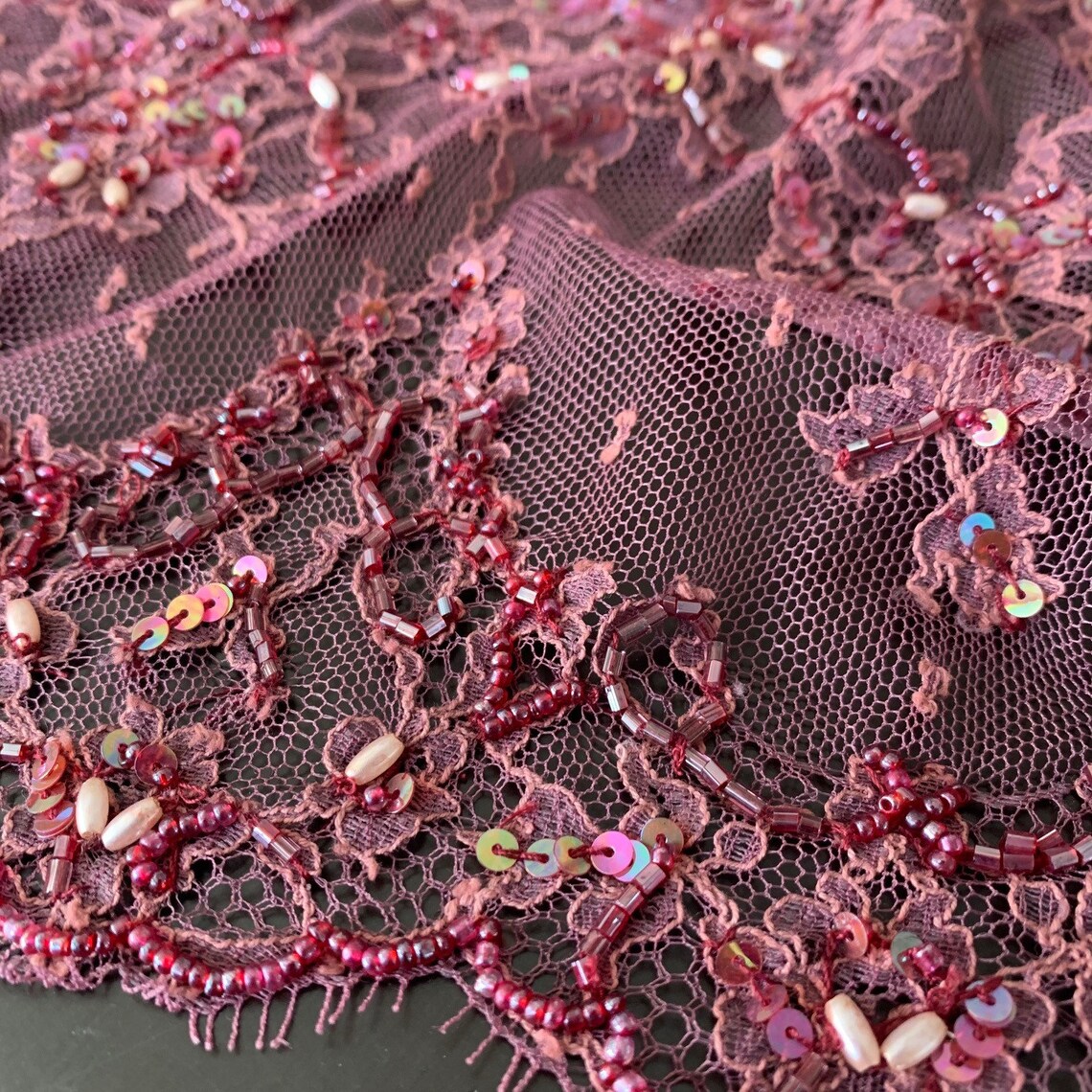 Tela de encaje chantilly bordado a mano alta costura hecha en Francia ...