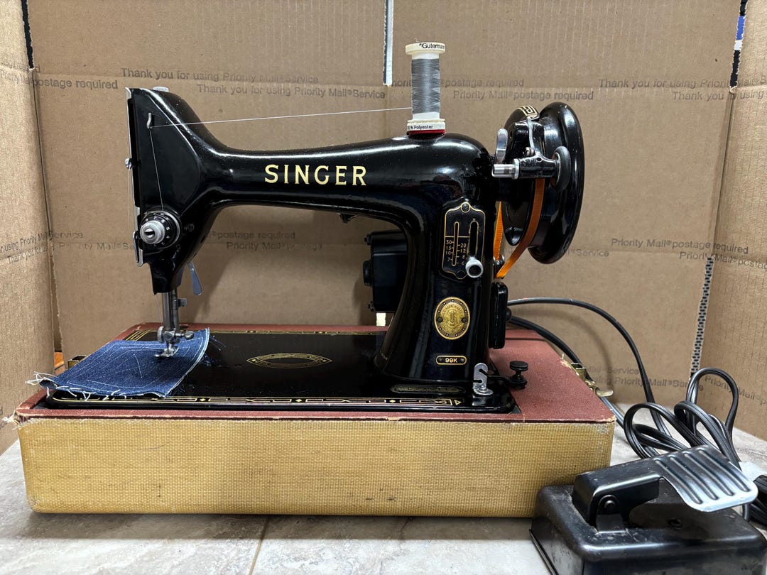 Vintage Singer 99K With Original Pristine Case. Serial #EL239118. This ...