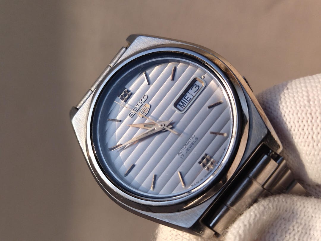 Vintage Seiko 5 Watch Grey Dial, Mechanical Japanese Watches, Vintage ...