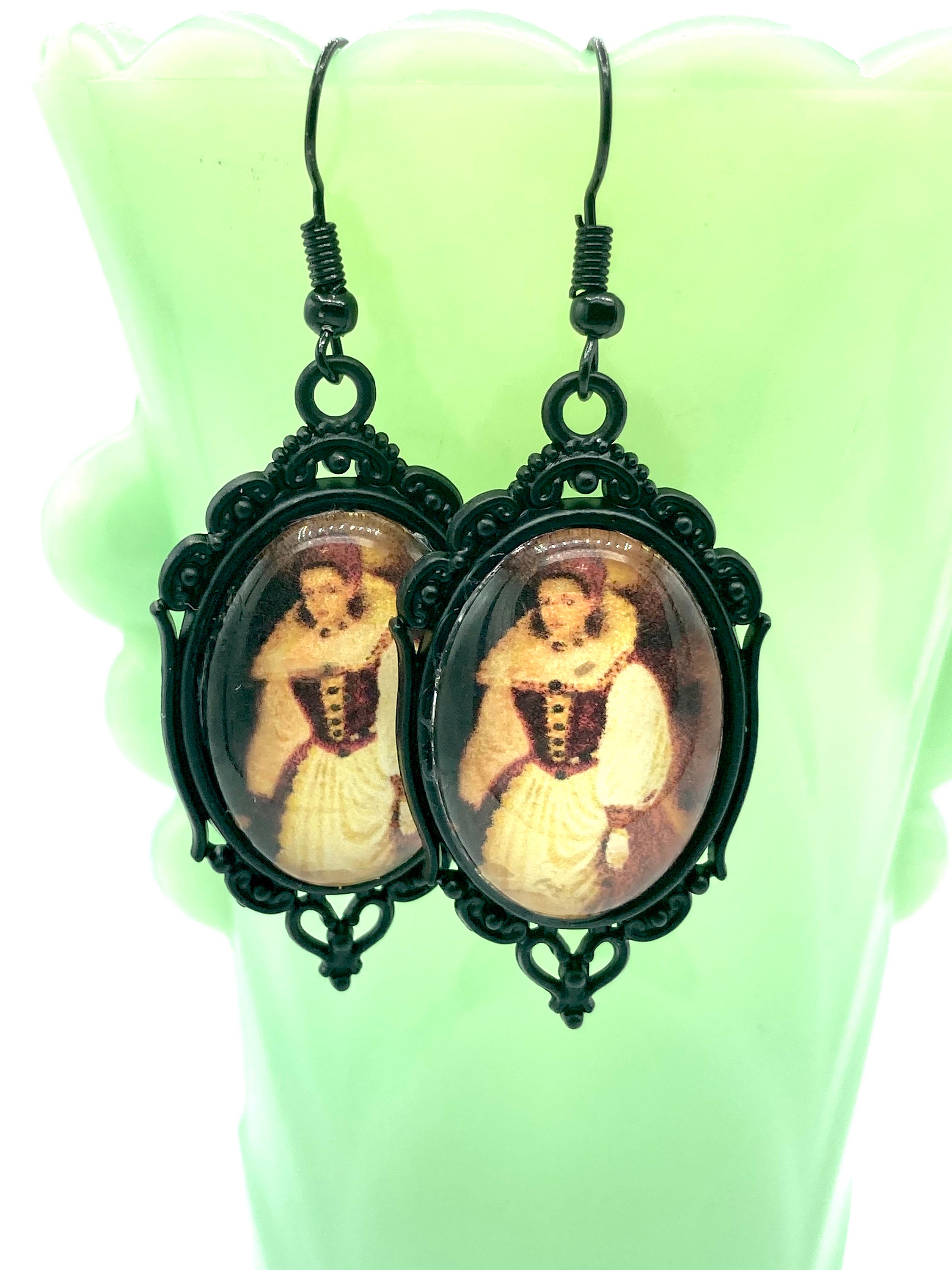 Elizabeth Bathory Portrait Dangle Earrings Historical Figure - Etsy