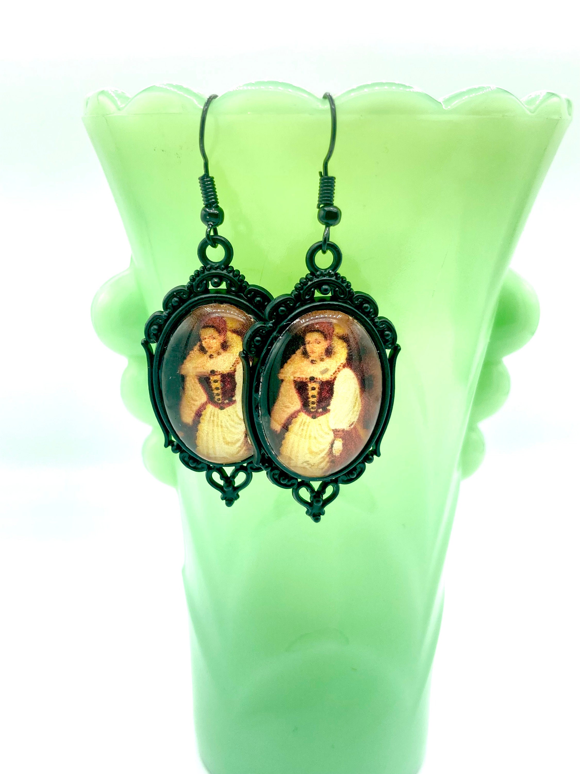 Elizabeth Bathory Portrait Dangle Earrings Historical Figure - Etsy