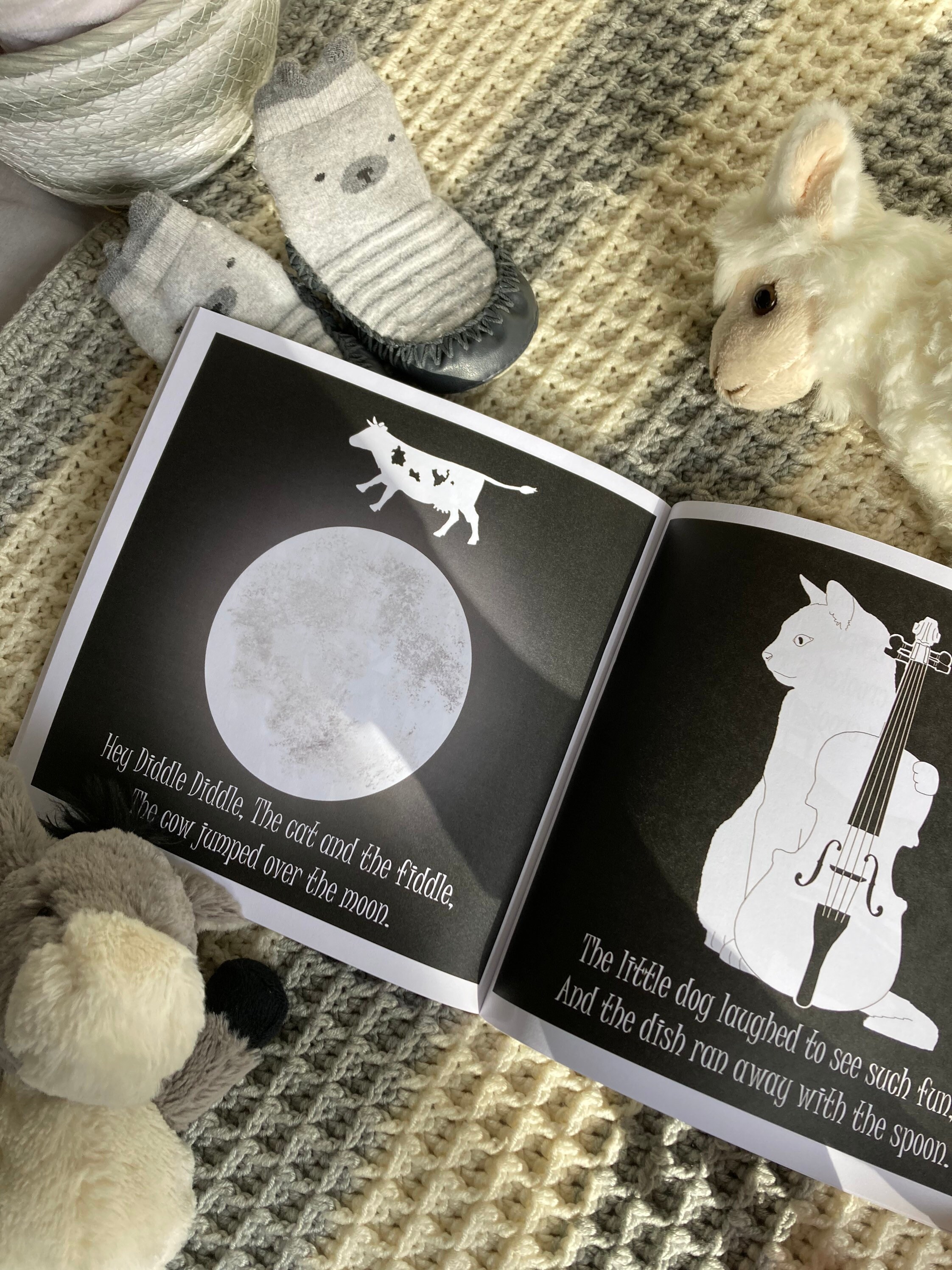 Black and White Nursery Rhymes: a High Contrast Book for Babies - Etsy