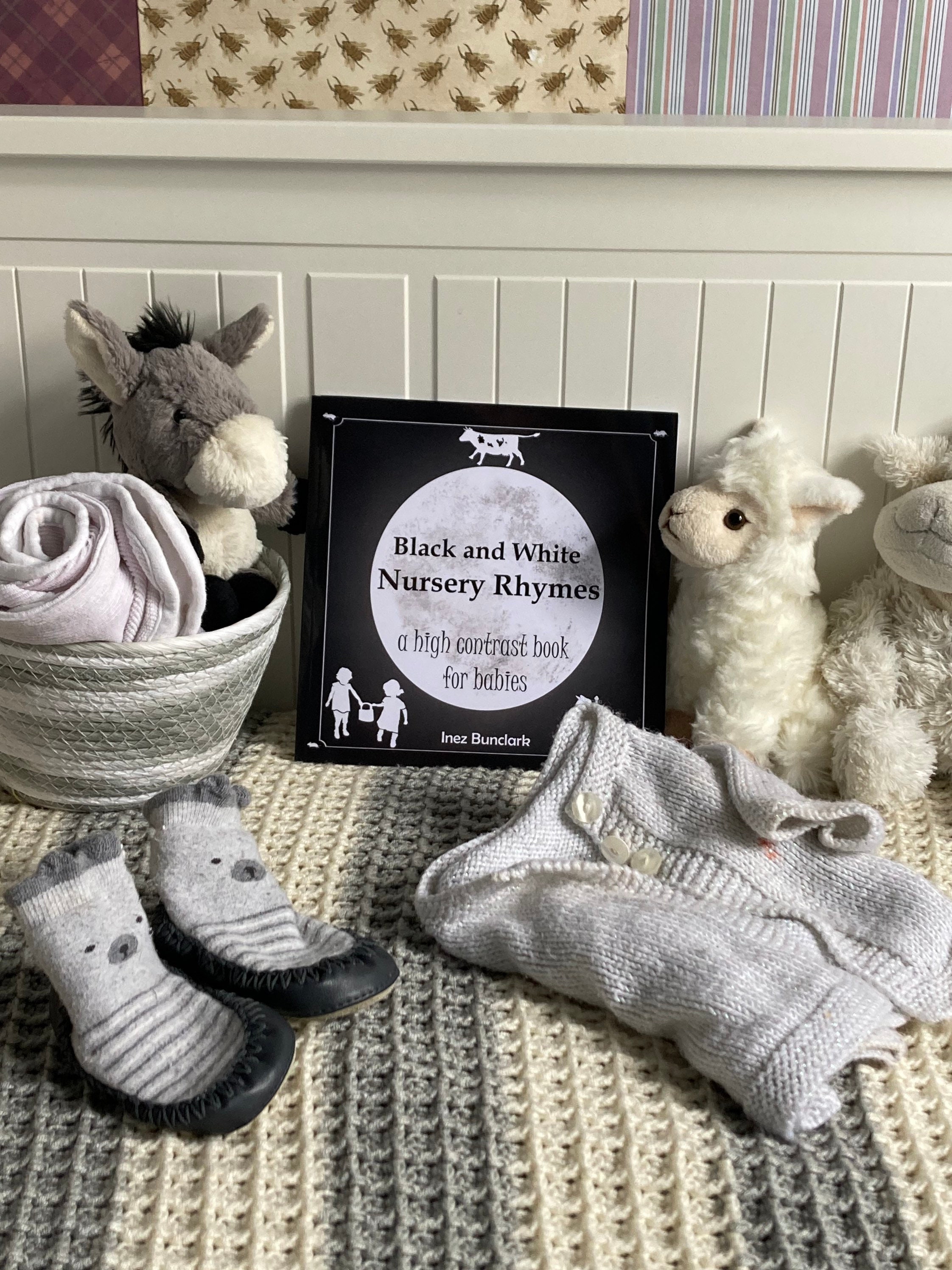 Black and White Nursery Rhymes: a High Contrast Book for Babies - Etsy