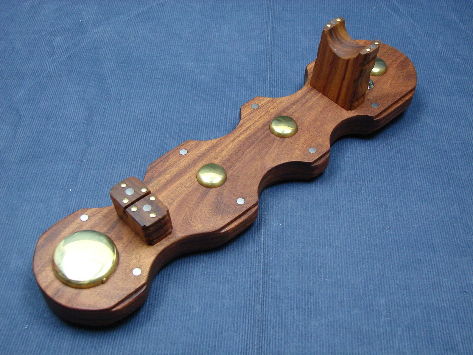 Knife Stand SN 1747 is an Exclusive 'scifi' Themed Knife Stand and ...