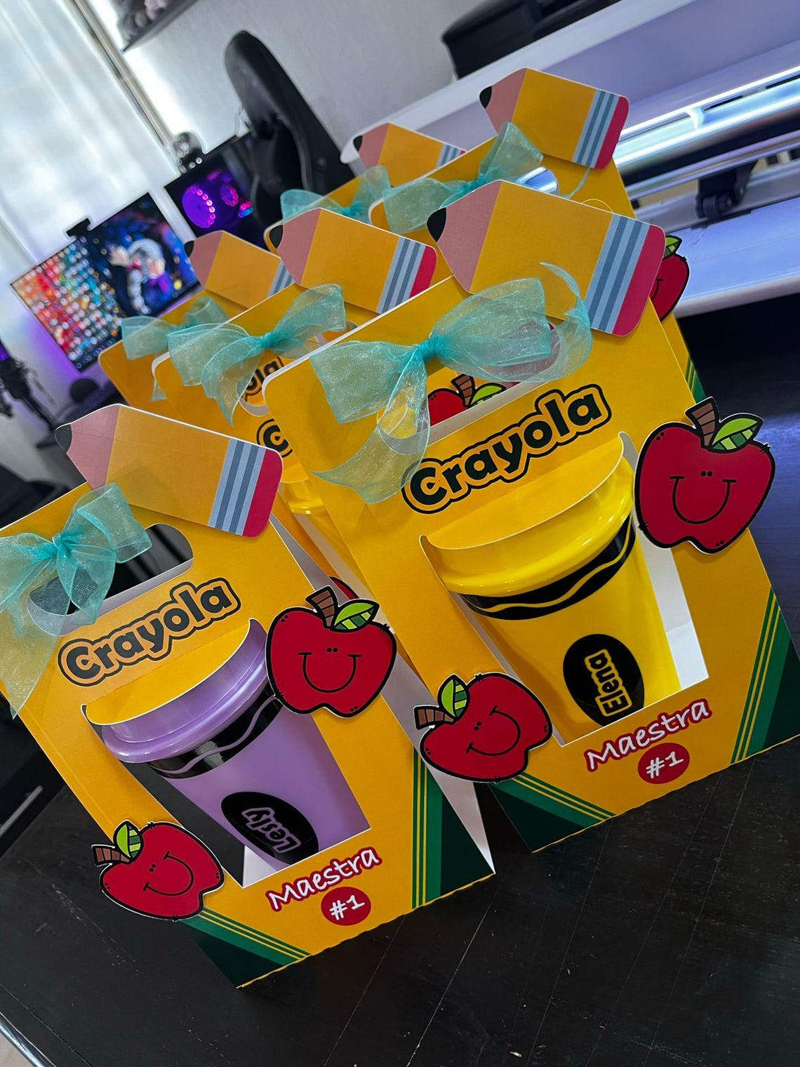 Crayola cup Holder / Blister para vaso cafetero - Día del maestro ...