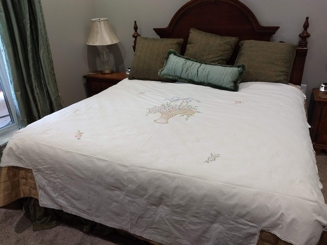 Beautiful White Hand Embroidered Bed Cover / Bedspread With Pillowcase ...