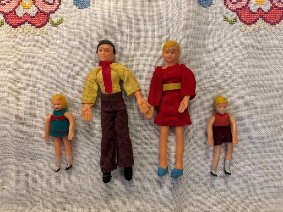 Vintage Dollhouse Family 1:12 Scale | Dad Mom Daughter Children | Bendy ...