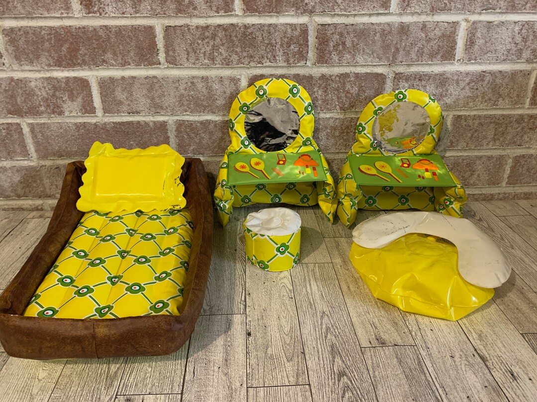 Zee Toys Puff ‘n Play Yellow and Green Bedroom Doll Furniture Set ...