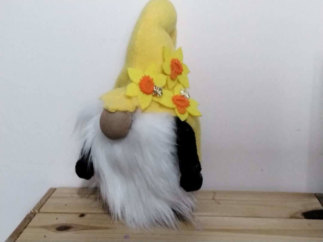 Bumblebee Daffodil Gnome Bumblebee Gonk With Daffodils Black - Etsy