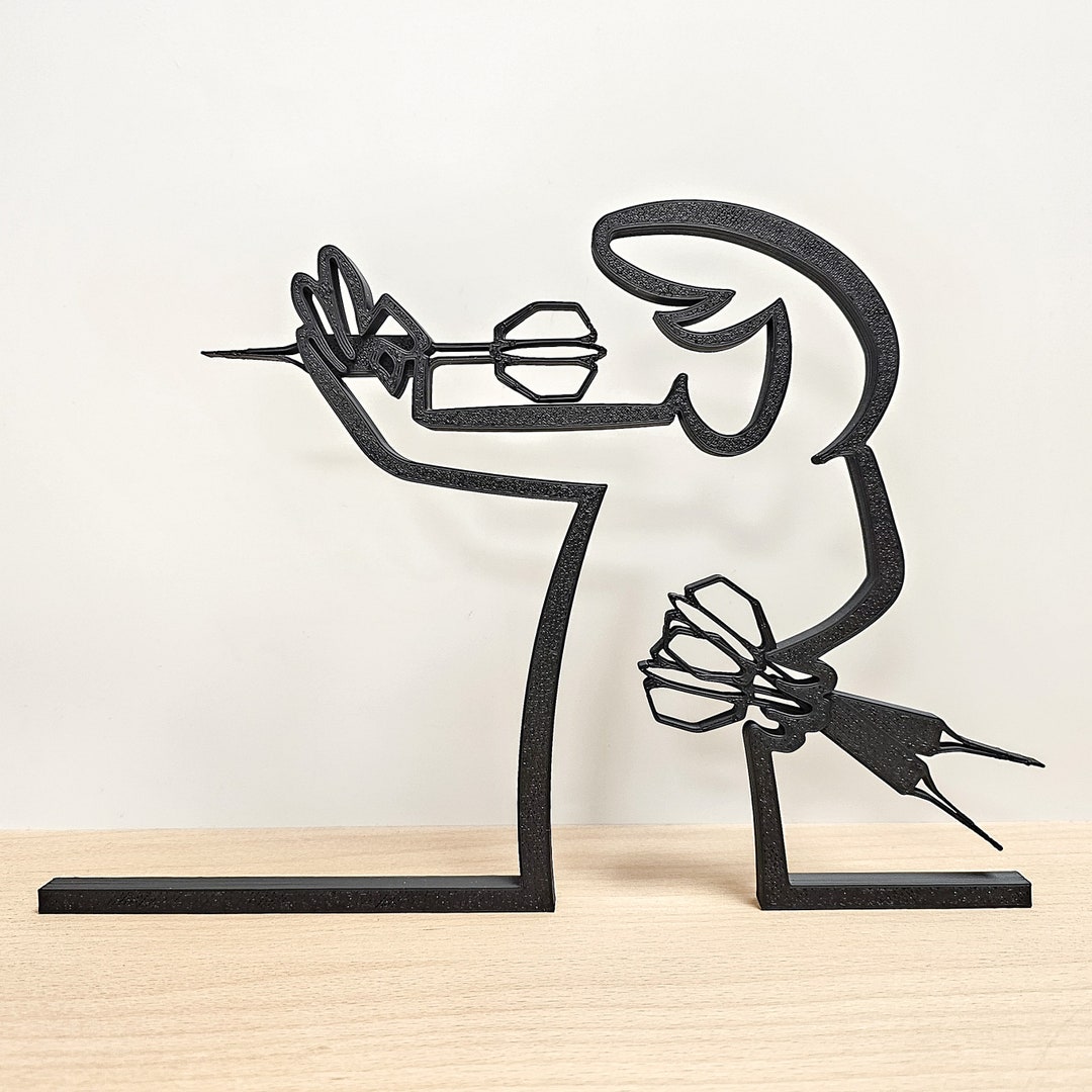 La Linea Figure plays Darts Large Selection of Colors up to 40 Cm Dart ...