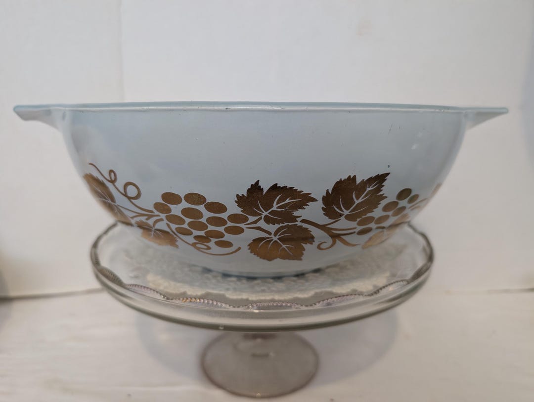 Vintage Pyrex 444 Delphite Blue Golden Grapes Cinderella Bowl, Mid ...