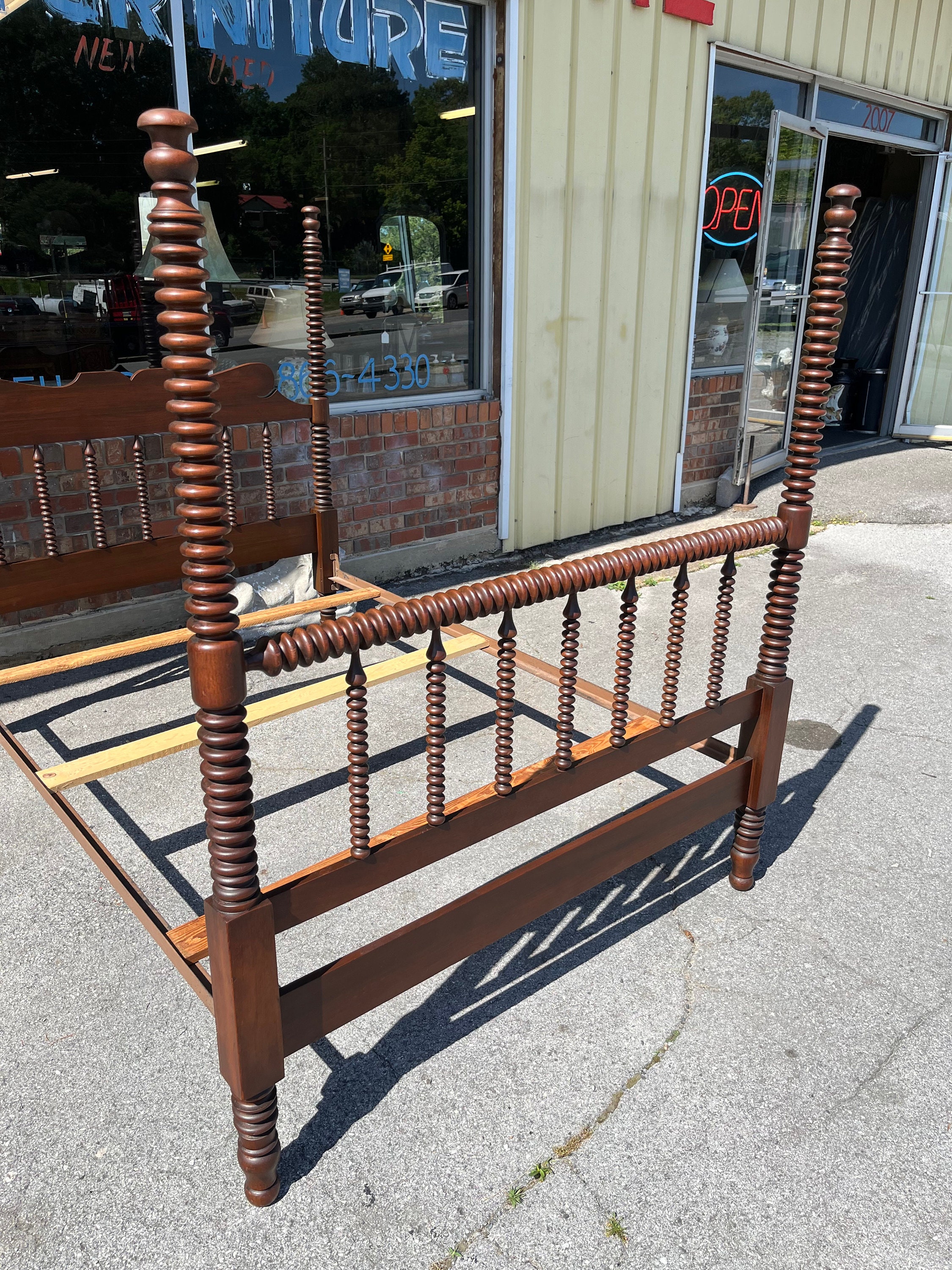 Early 20th Century Walnut Spool Bed - Etsy