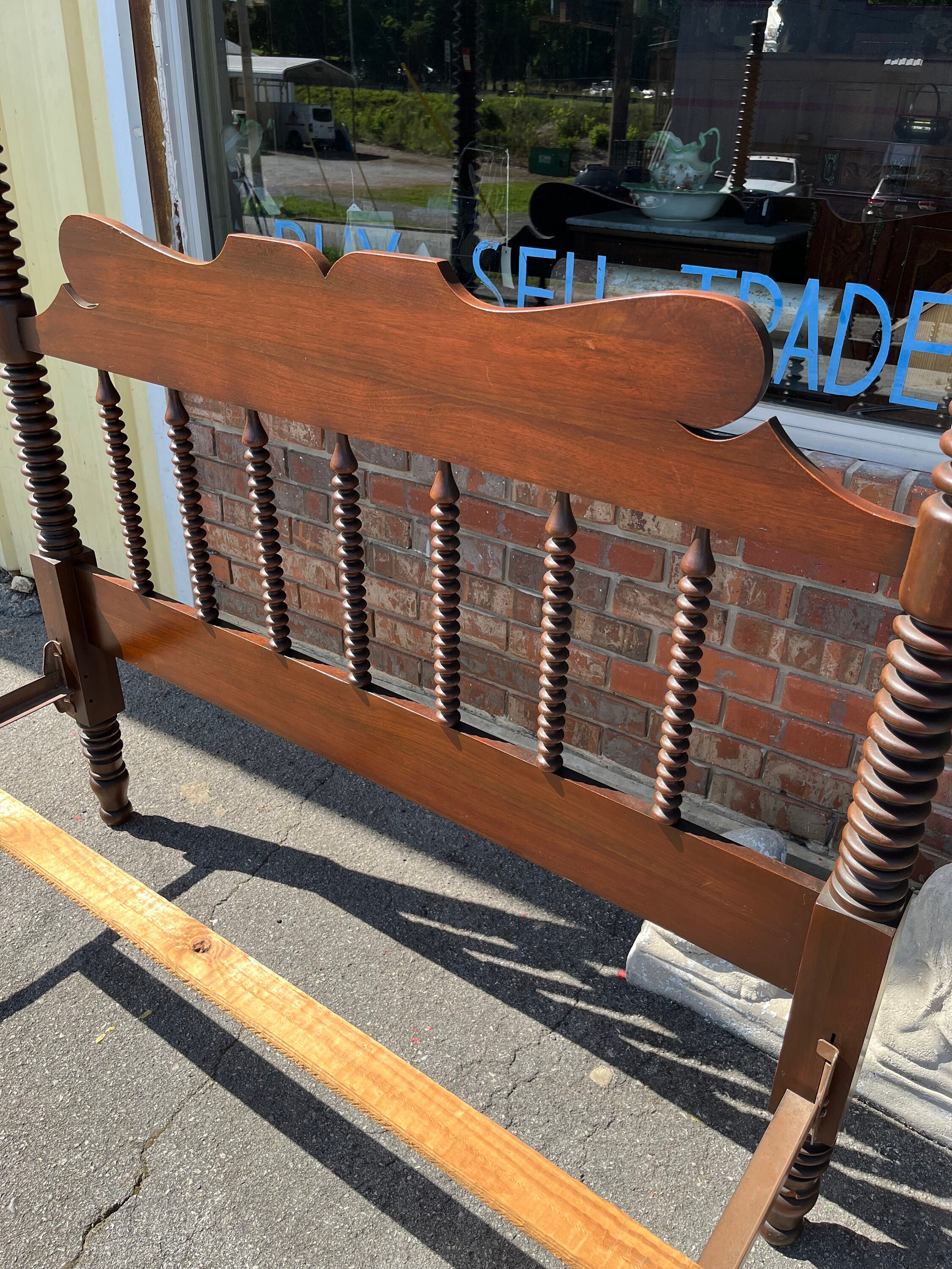 Early 20th Century Walnut Spool Bed - Etsy