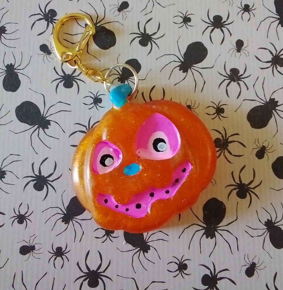 Smiling PUMPKIN Keychain Lucite Resin HALLOWEEN - Etsy