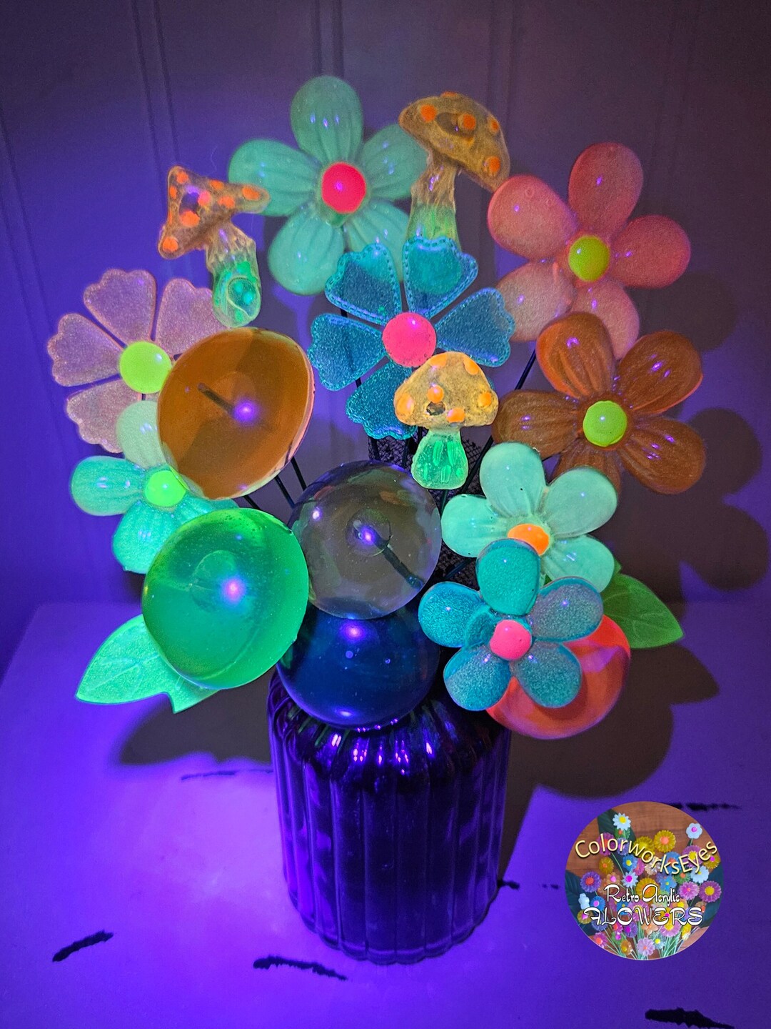 GLOW in the DARK Flowers Resin GLOW in the Dark Flowers Blacklight Glow ...
