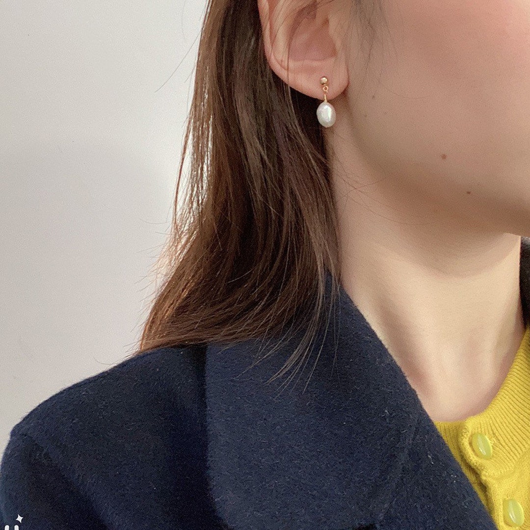 Goldene runde Bohnen mit natürlichen Süßwasserperlen, Perlenohrring ...