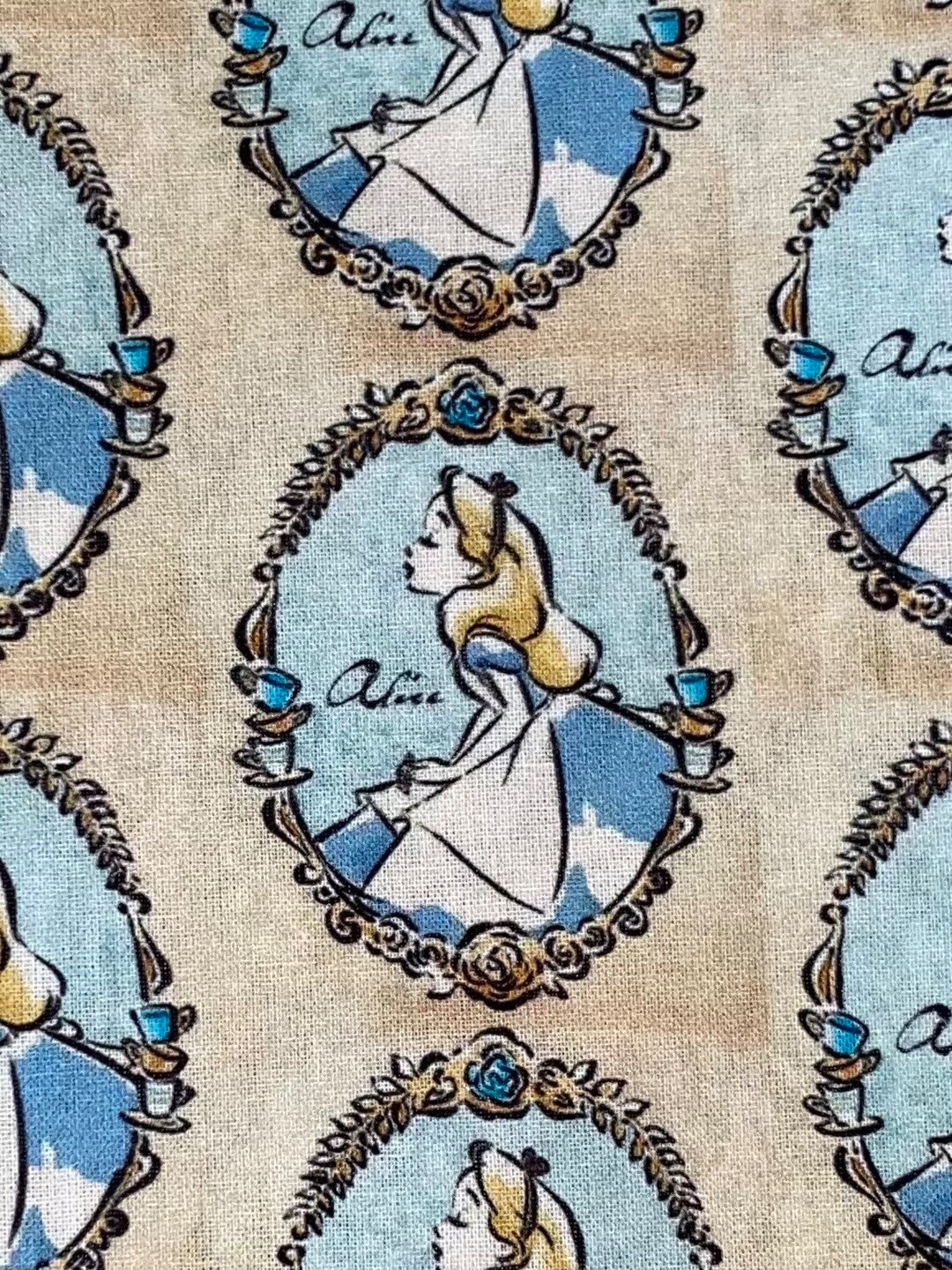 Alice in Wonderland Fabric 100% Cotton Fabric Fat Quarter Tumbler Cut ...