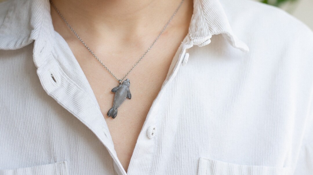 Hawaiian Monk Seal Necklace, Wanderlust Jewelry, Phoque Commun, Tiny ...
