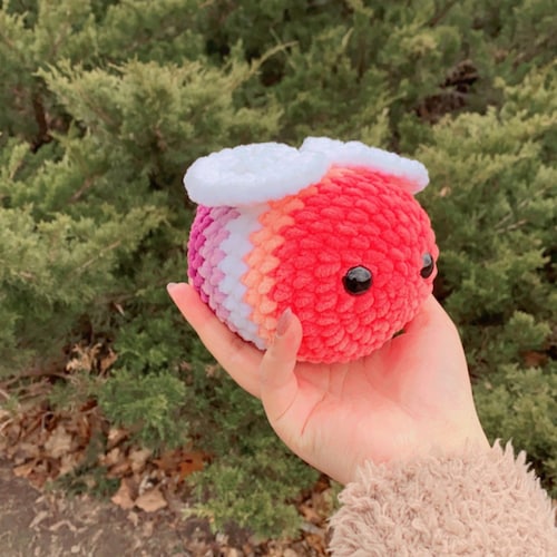 LGBTQIA Pride Flag Crochet Bees - Etsy Sweden