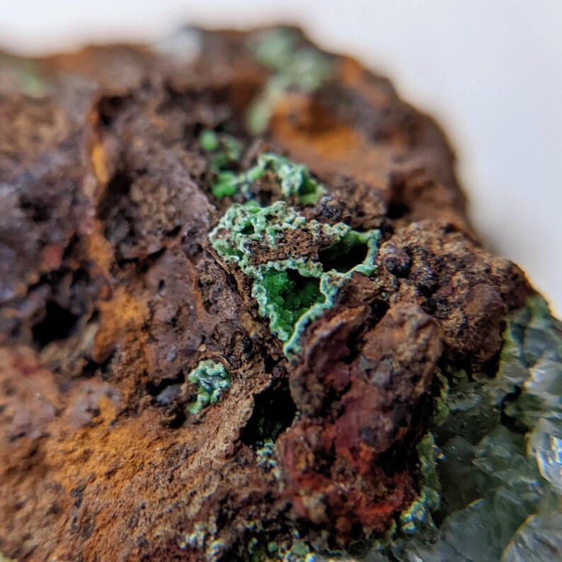 High Grade Green Conichalcite in Shiny Transparent Uv Reactive Calcite ...