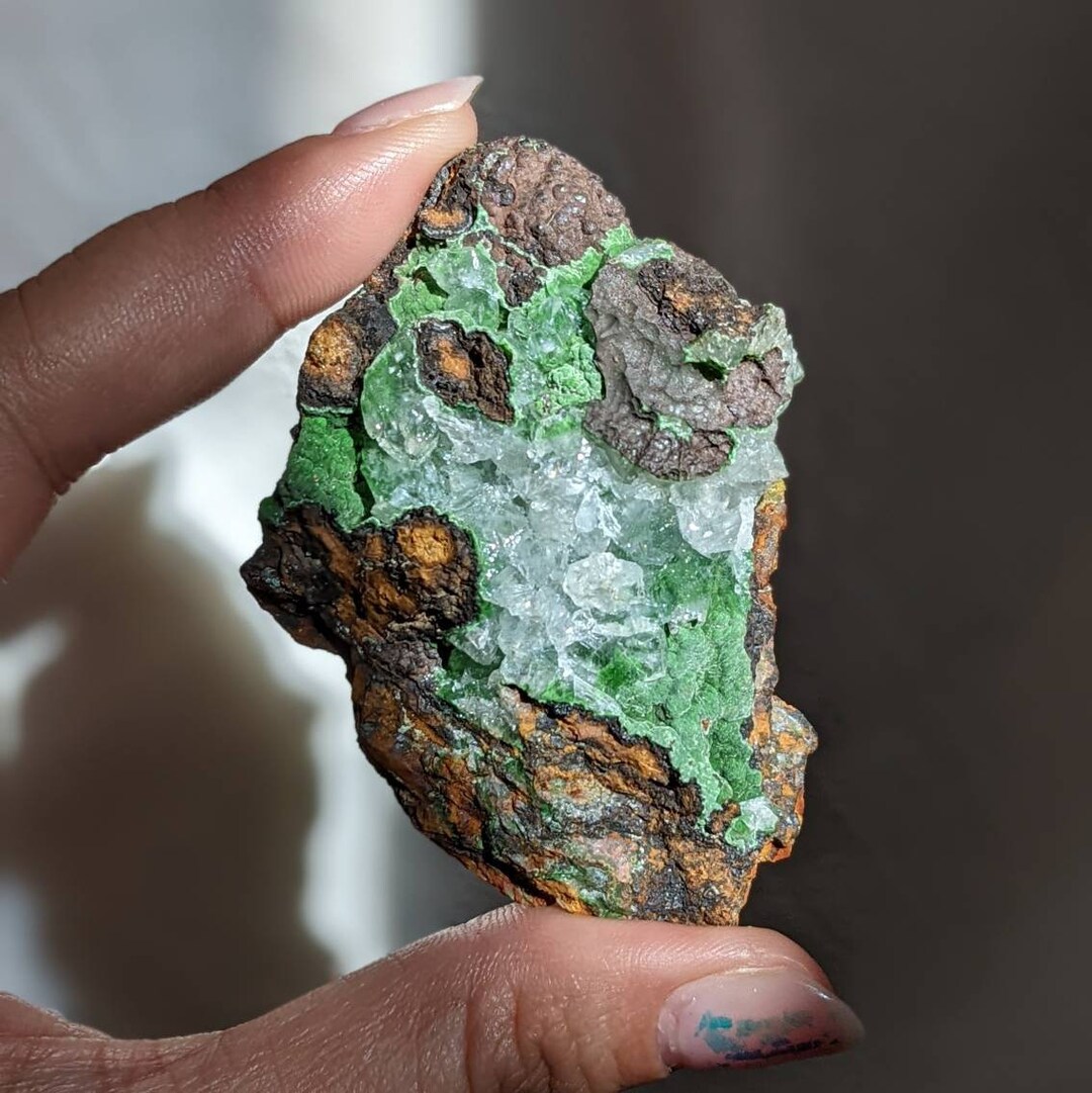 High Grade Green Conichalcite in Shiny Transparent Uv Reactive Calcite ...