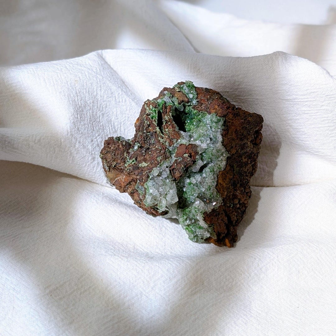 High Grade Green Conichalcite in Shiny Transparent Uv Reactive Calcite ...