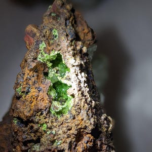 High Grade Green Conichalcite in Shiny Transparent Uv Reactive Calcite ...