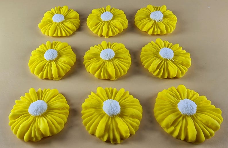12 X Edible 3D 35mm Daisies Daisy Flowers Icing Toppers, Cake Cupcakes ...