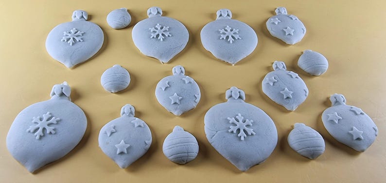 15 X Edible 3D 50mm Christmas Baubles, Icing Toppers, Cake Cupcakes ...